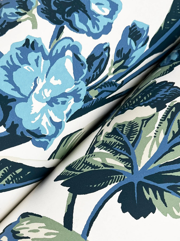 GT4502 Ronald Redding Mystic Isle White Multi Wallpaper – wallcoveringsmart